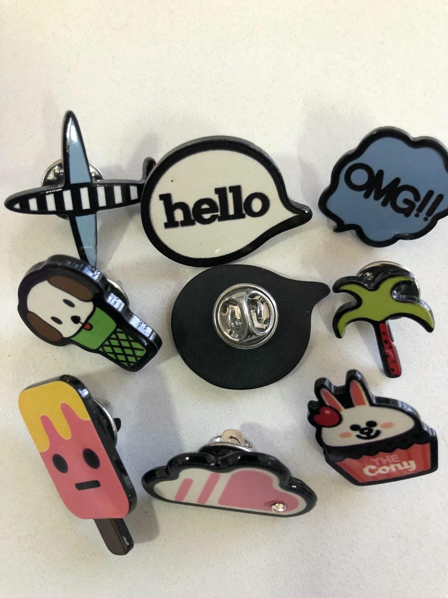 PINS ROPA – Creaciones que visten tu consultorio